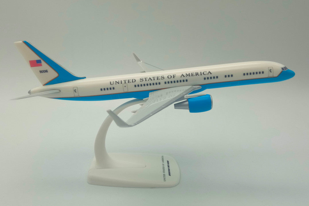 PP-AF2-B757 | PPC Models 1:200 | Boeing 757-200, USAF 99-0016, 'Air Fo ...